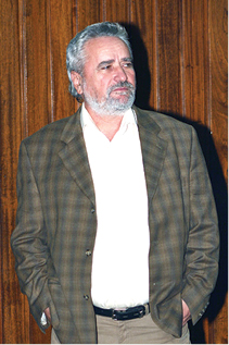 Lucian Avramescu lansează, la Palatul Culturii din Ploieşti, noua sa ...