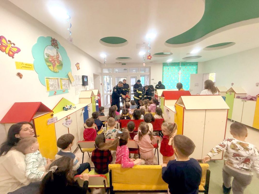 Pompierii de la ISU Prahova – „lecţii despre viaţă“ la trei ­grădiniţe ...